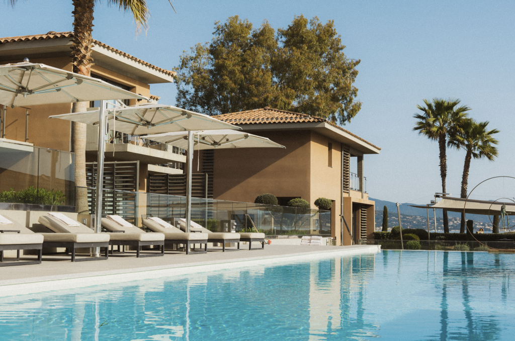Le Kube Saint-Tropez - La Revue Des Hotels - Magazine hotels ...